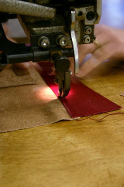 Nähmaschine für Leder: So lässt sich auch Dickleder verarbeiten ...